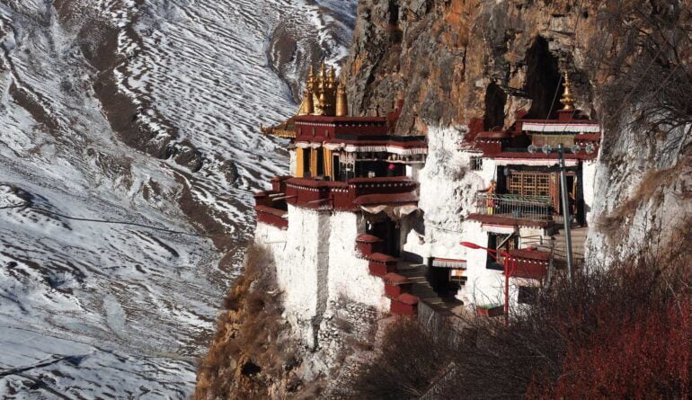 Embrace Peace with a Spiritual Tibet Meditation Tour | Yulkor